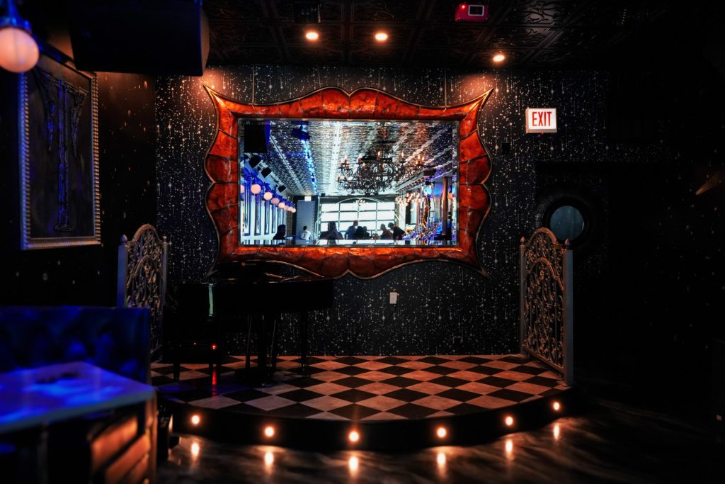 Stardust Bar and Lounge | River North Chicago | Open till 4am/5am